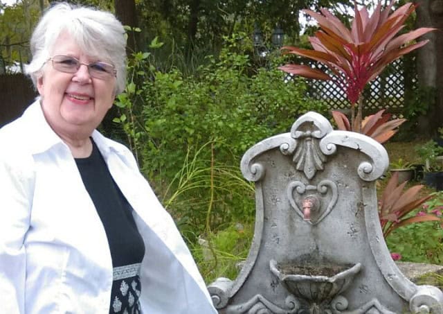 Do you remember Carol Roberts? She's keen to hear from old friends