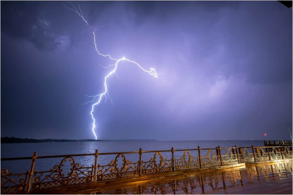 Incredible lightning storm over the Isle of Wight captured in HD photos