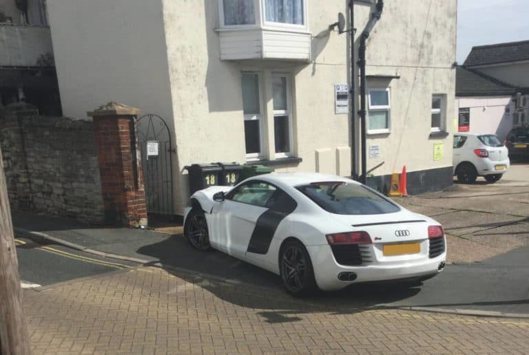 Audi Supercar crashes into wall (photos)
