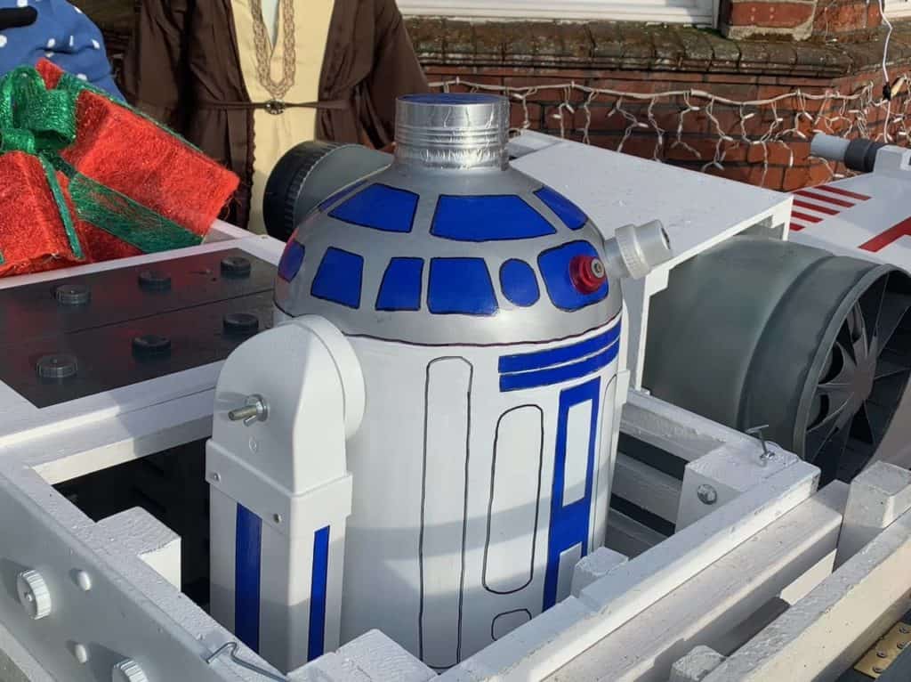 The Girling family's Star Wars Christmas display is a festive treat for ...