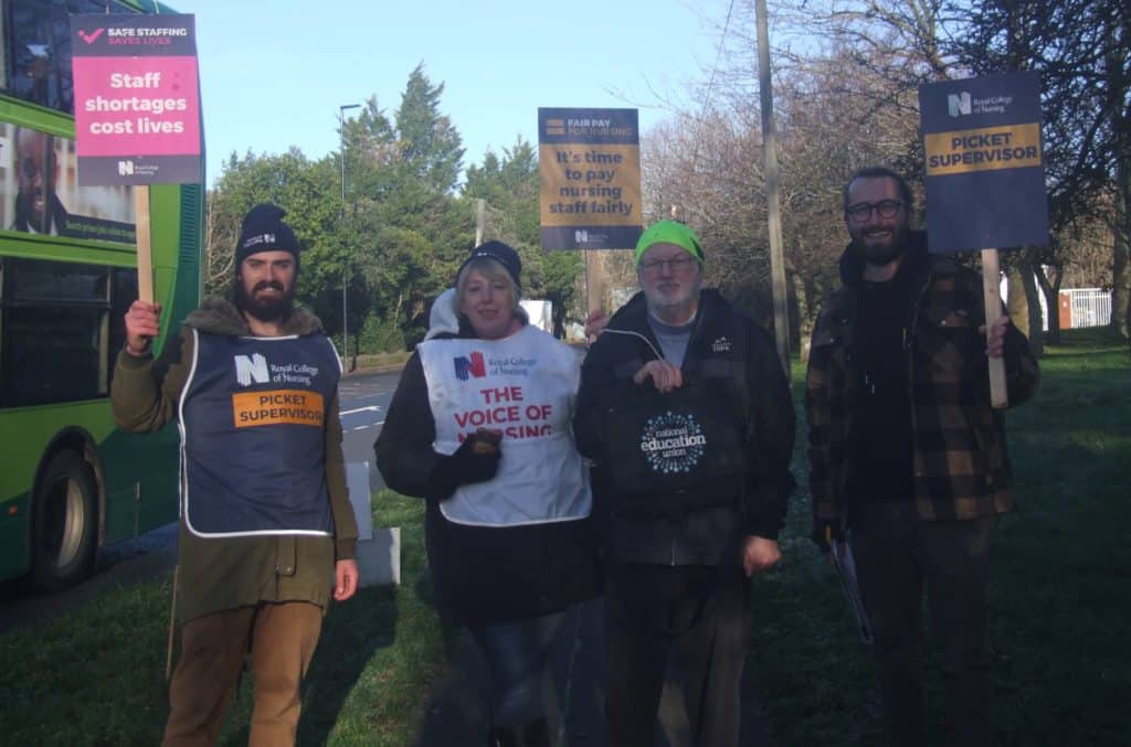 Education union shows solidarity with those on RCN picket line on the ...
