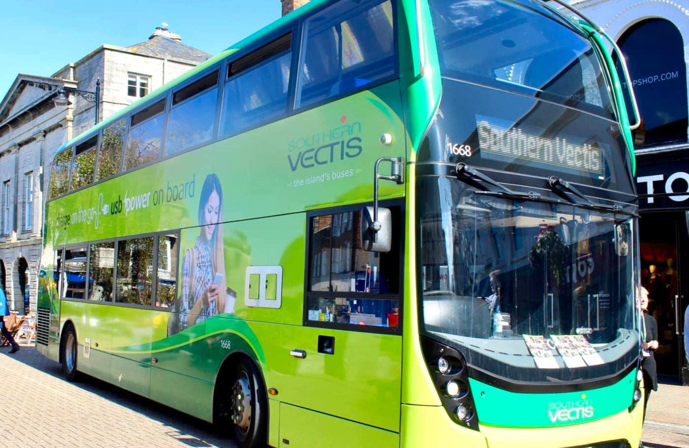 Use Southern Vectis app for real-time bus tracking amidst Storm Ciarán