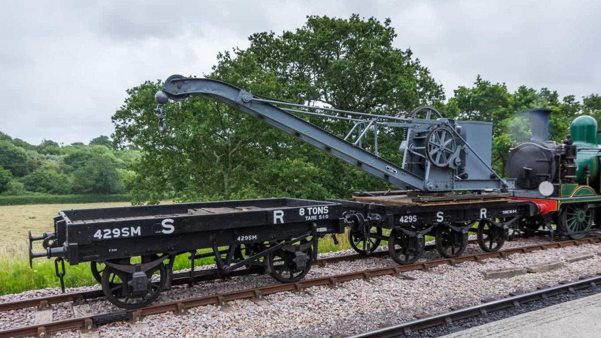 Southern Rail 1860 hand crane on 6 wheel chassis, plus match truck ...