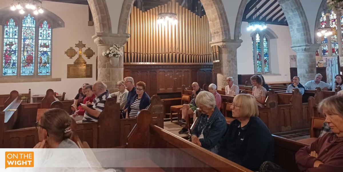 Brading residents unite to oppose CE Primary School closure (updated)